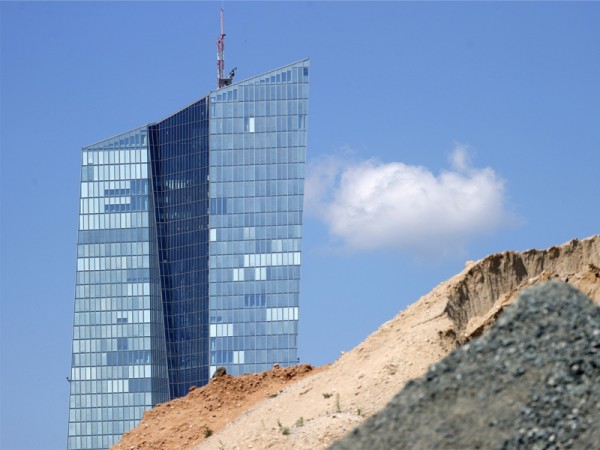 Comment les taux d'intérêt influencent les rendements obligataires ...