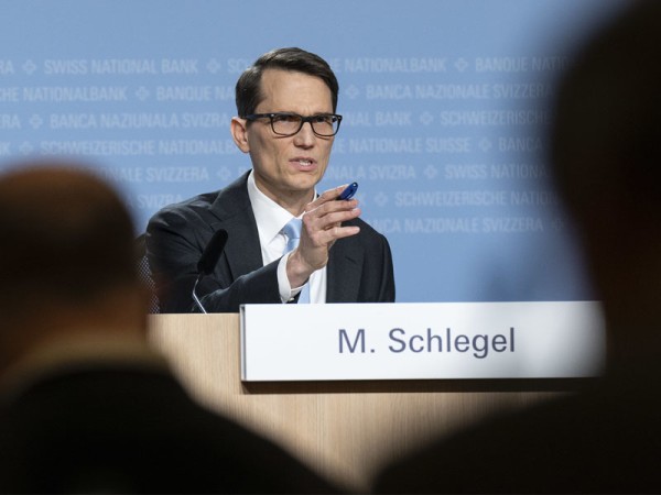 WEF 2025: le président de la BNS n’exclut toujours pas des taux ...