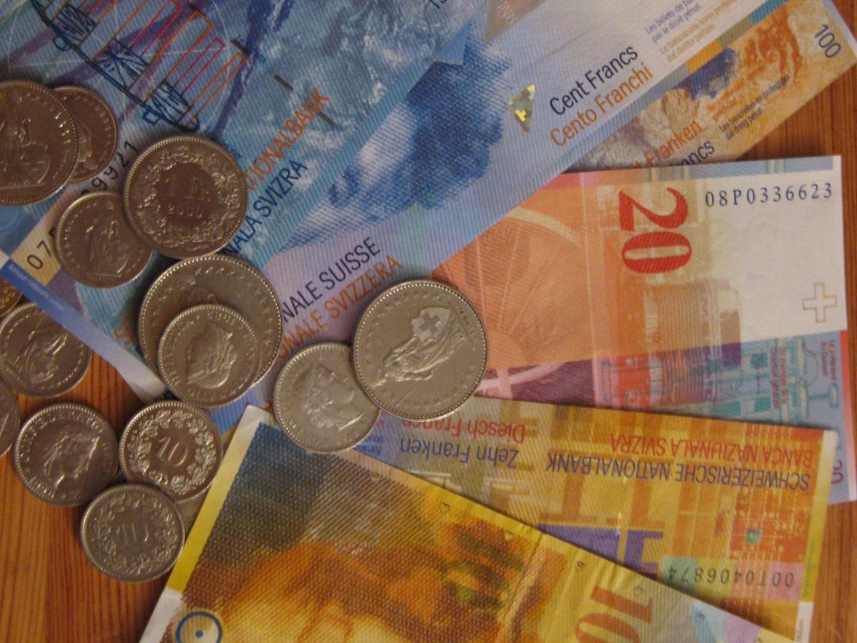 La devise suisse proche du seuil symbolique des 1,20 franc | Allnews
